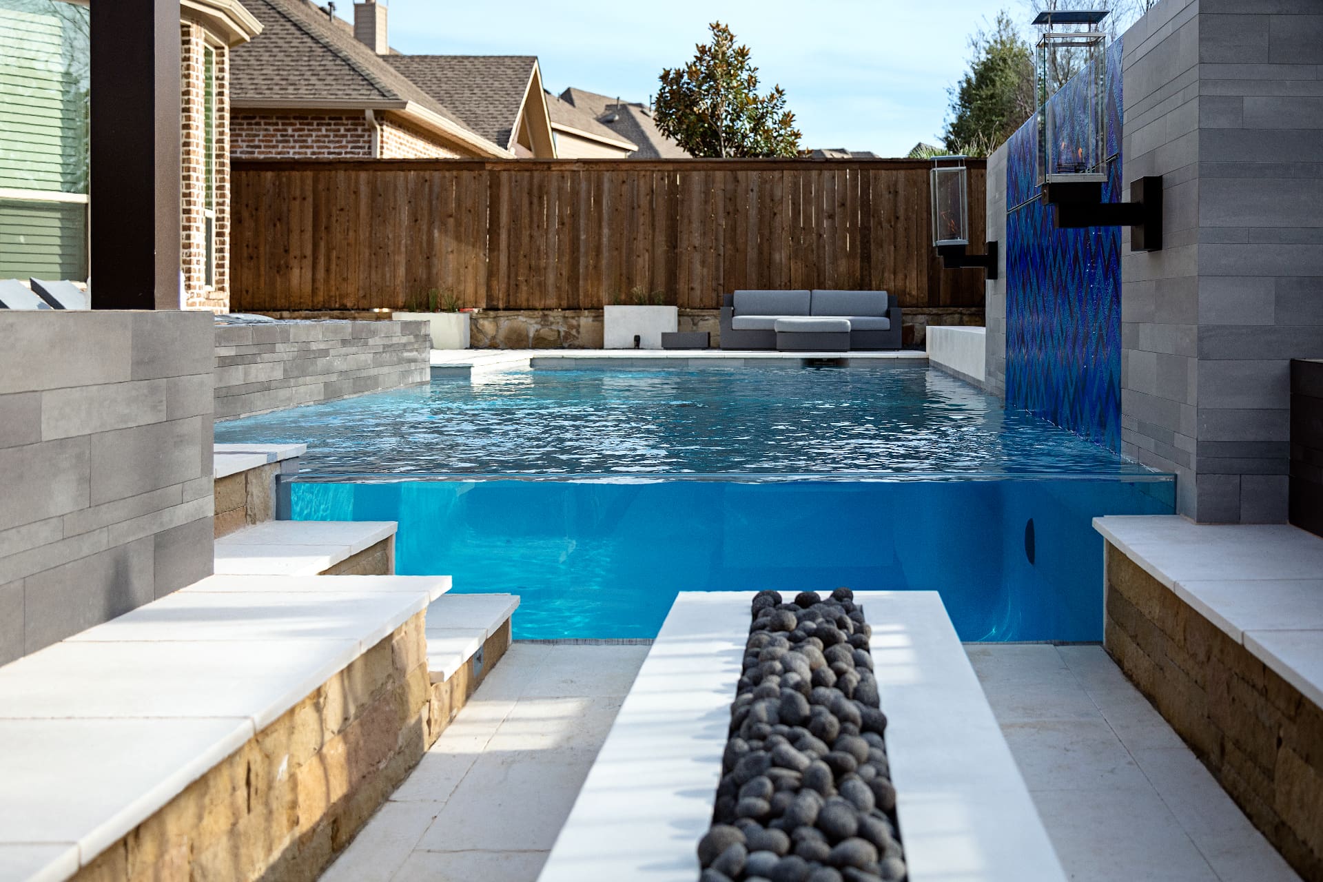 Orchard Hill Lane: Acrylic Pool Wall with Garden Integration